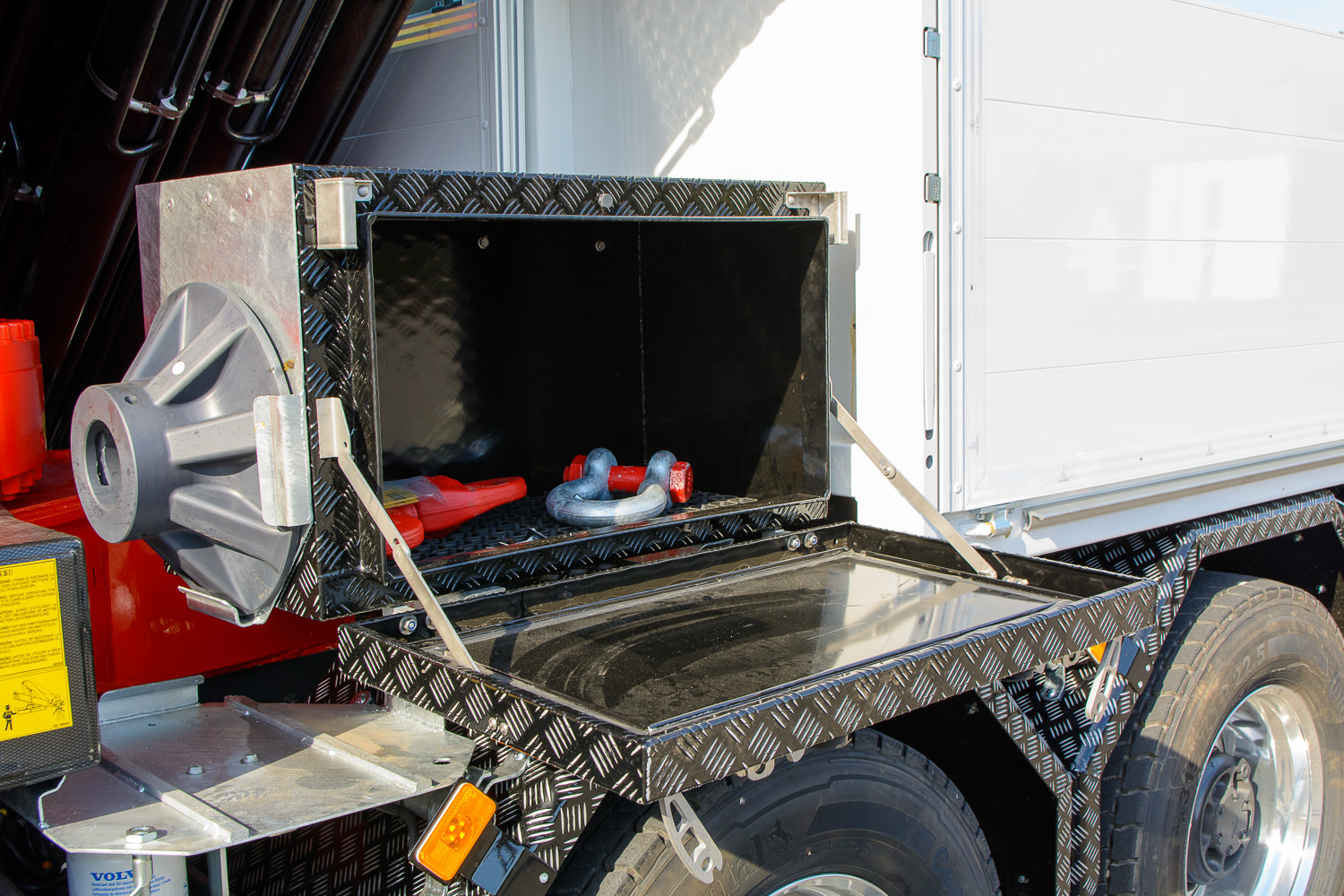 Volvo FASSI 2150 RA2.28FJ L816 – LYMA GmbH – Fahrzeugaufbau – Ladekrane